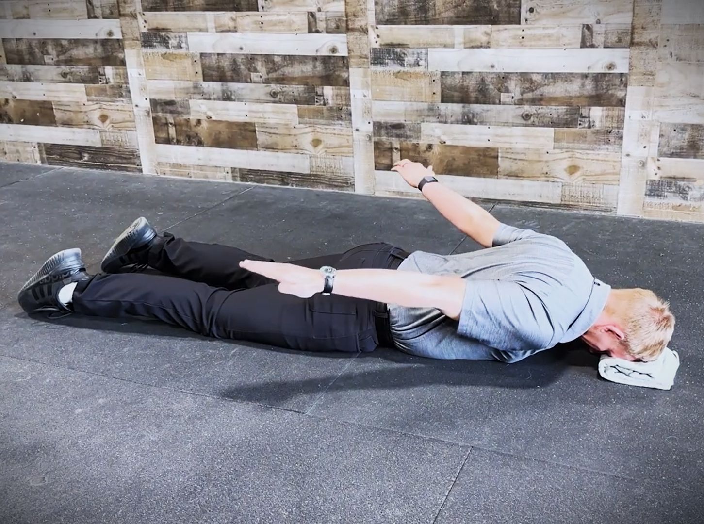 5 Expert AC Joint Sprain Rehab Exercises at Home to Heal Fast ...